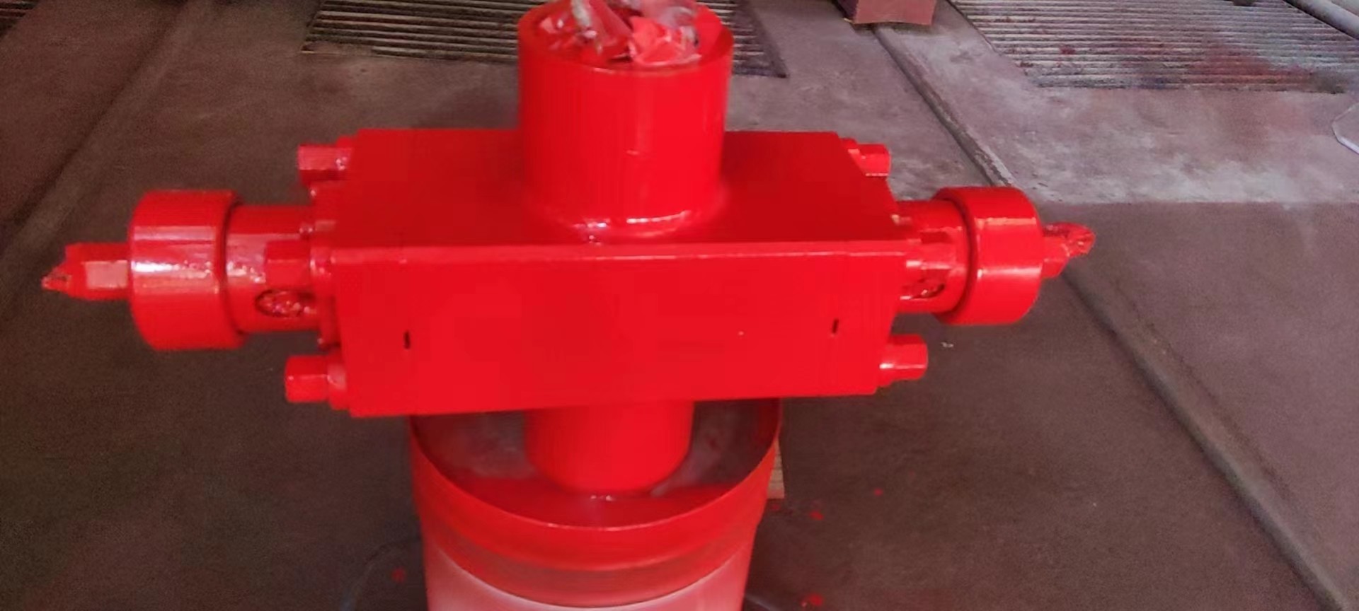 Manual And Hydraulic 7 1/16" 3000 Psi Single Ram Bop Blowout Prevention ...